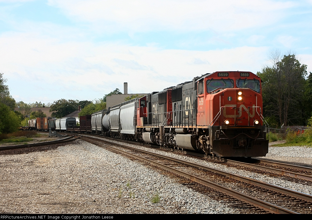 CN 5659 leads an eastbound